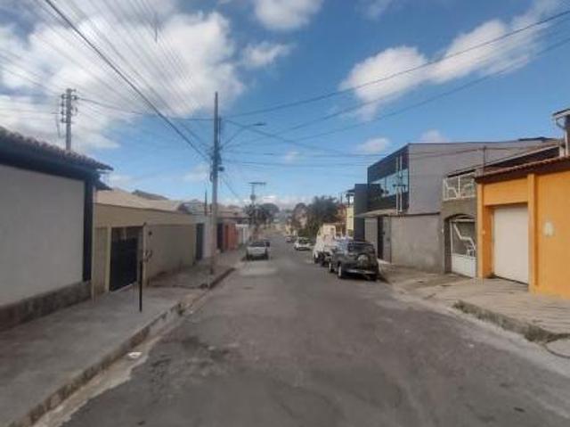 LINDA CASA 03 QUARTOS EM LOTE DE 360 METROS NO MONTE CASTELO EM CONTAGEM