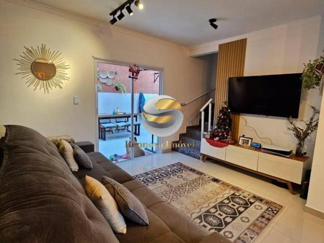 Linda casa, 2 suites, Semi Isolada, toda decorada, pintura nova, ótima loca