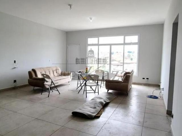 Linda Casa 375m² com 3 suítes, escritório, área gourmet, piscina, 6 vagas