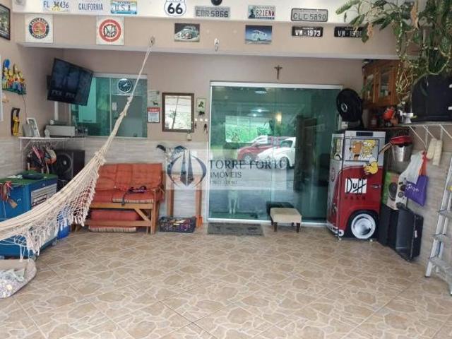 linda casa 3 dormitórios, com 2 vagas em ótima localização