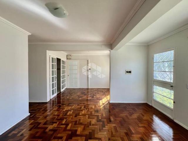 Linda casa 3 dormitórios no Bairro Patronato