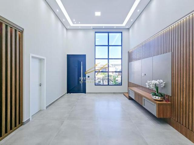 Linda Casa, 3 Suítes, sendo 1 Master com Closet, Escritório e Piscina