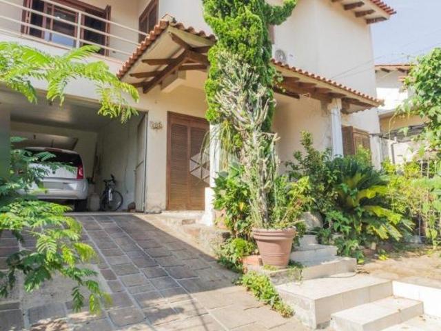 Linda Casa 4 dormitórios muito bem localizada próximo ao Shopping Iguatemi