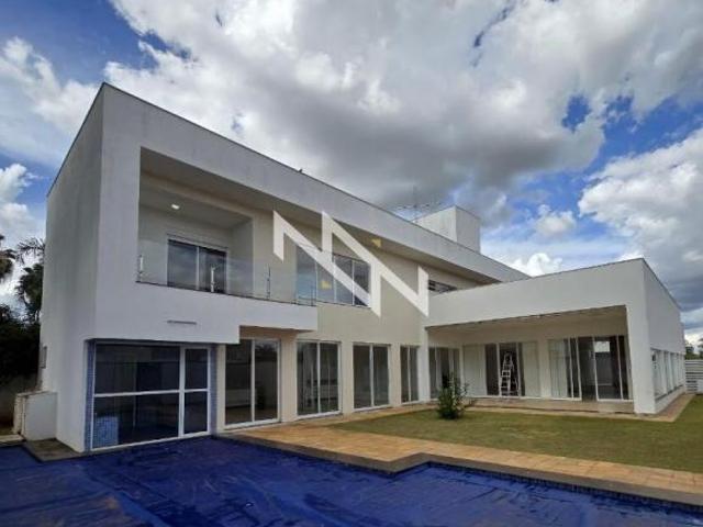 Linda casa 4 suítes em condomínio fechado