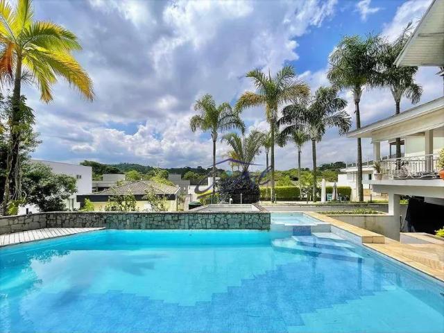 Linda casa 4 suítes piscina