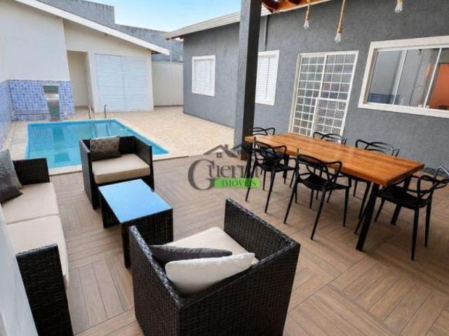 Linda casa 500 metros da Lucas!
