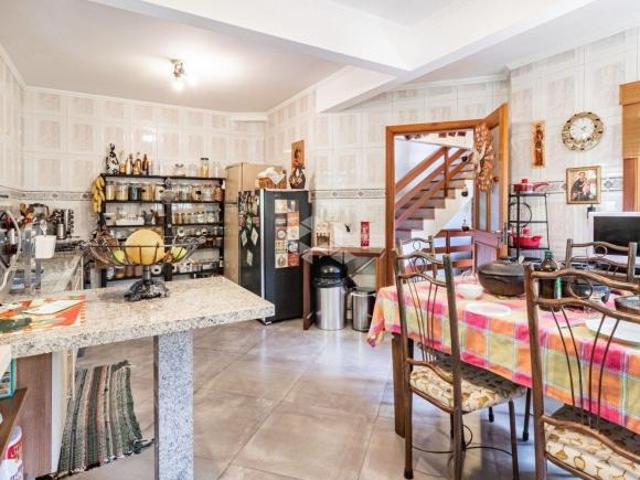 LINDA CASA 5 DORMITÓRIOS, 4 VAGAS NO BAIRRO TRISTEZA PRÓXIMO AO COLÉGIO MÃE DE DEUS!