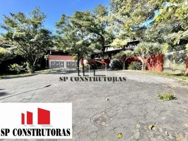 Linda Casa 5d / 3sts em 2 lotes, final de rua, SPA, gourmet e linda vista!