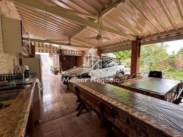 Linda Casa/Chácara à venda, contendo 5 dormitórios e 1 suítes no Condomínio Quinta de Santa Helena