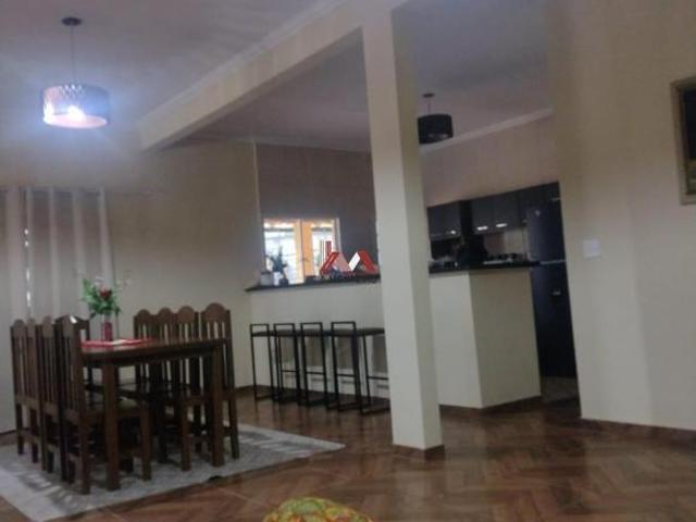 Linda Chácara Mobiliada com Piscina e 2.400M² Área de Terreno no Barreiro em Taubaté SP