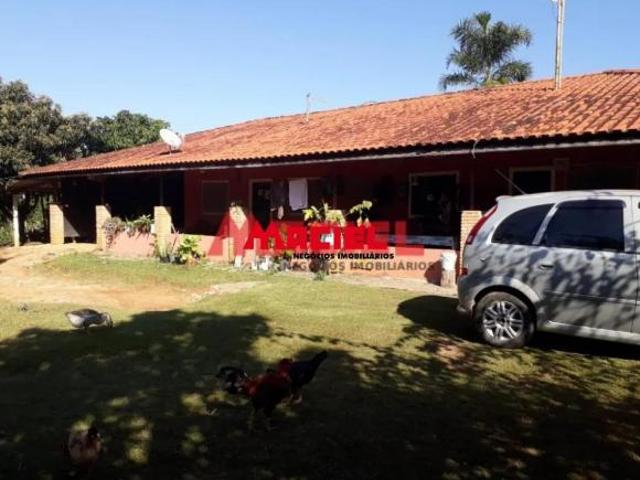 LINDA CHACARA NA ZONA NORTE, BAIRRO TURVO / BUTA, COM 48 EQUITARES E TRES CASAS COM 3 DORMITORIOS