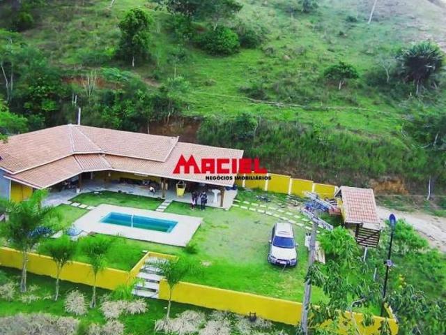 Linda chacara a beira da represa para quem procura um local para descanso ou moradia