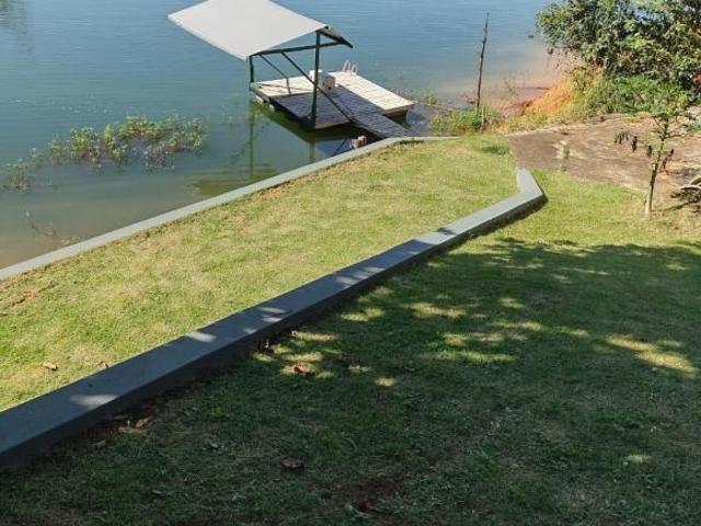 LINDA CHÁCARA, A BEIRA DA REPRESA PÉ NA AGUA, NO CONDOMINIO PORTAL DE IGARATA EM IGARATA SP