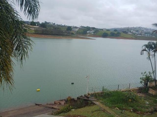 LINDA CHÁCARA A BEIRA DA REPRESA PÉ NA AGUA, NO CONDOMINIO PORTAL DE IGARATA EM IGARATA SP