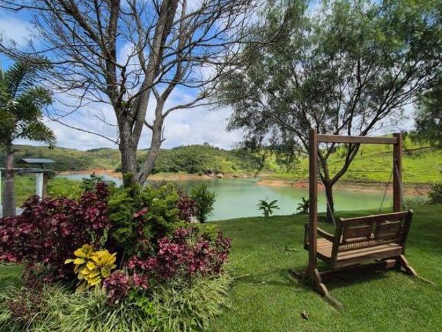 Linda Chácara a venda com acesso a represa