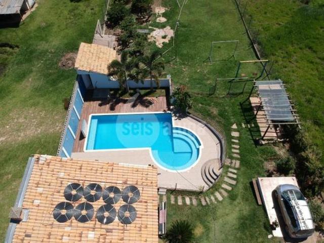 Linda chácara a venda com área de 2.000m² 200m² de construção seu lazer co.