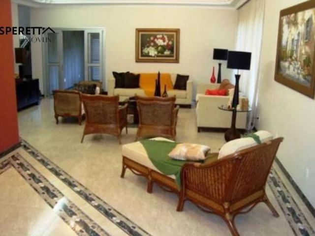Chácara à venda em Itatiba com 2 suítes, 3 salas e amplo espaço externo. Ideal para quem busca casa