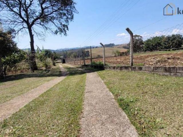 Linda chácara a venda no município de Pinhalzinho/SP, com 3.000 m² de área, 05 dormitórios sendo 04