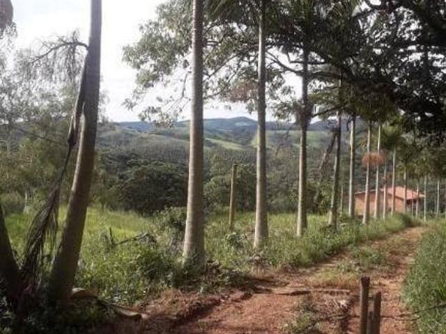 Linda chácara a venda na cidade de Pinhalzinho/SP, com ótima localização, apenas 200 metros do asfal
