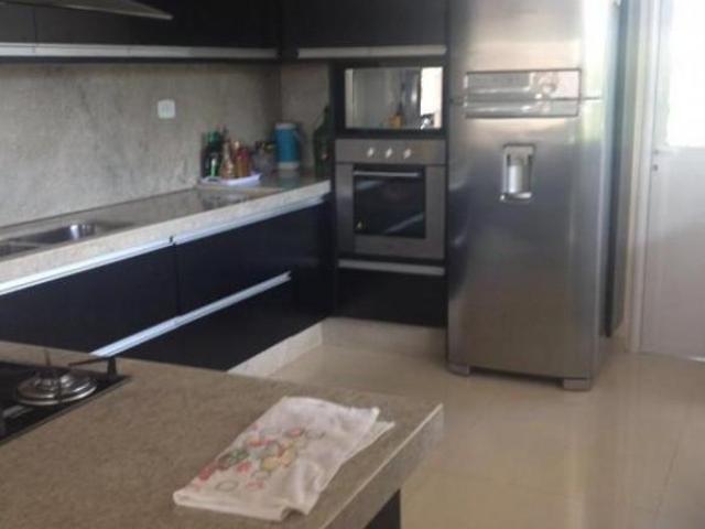 Linda Chácara alto padrão, com 2 Casas! Localização excelente!