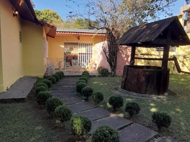 Linda Chácara com 5 mil metros 4 suítes Piscina e Campo de Futebol