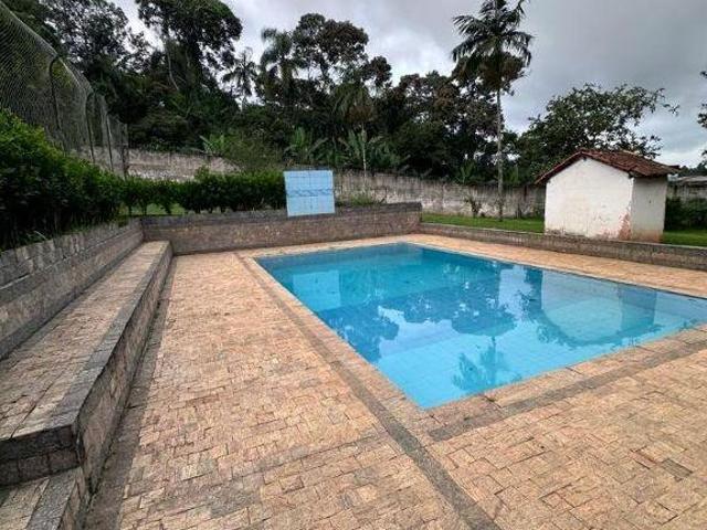 Linda chacara com 6 dormitorios e area de lazer em Embu Mirim