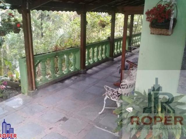 LINDA CHÁCARA COM 6.800 M²/ CASA SEDE + 2 CASAS/ PISCINA/ ÁREA GOURMET À VENDA EM ARUJÁ