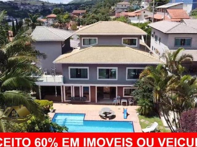 Linda chácara com 720mtrs² de terreno e aproximadamente 530mtrs2 de A/C contendo 02 casas