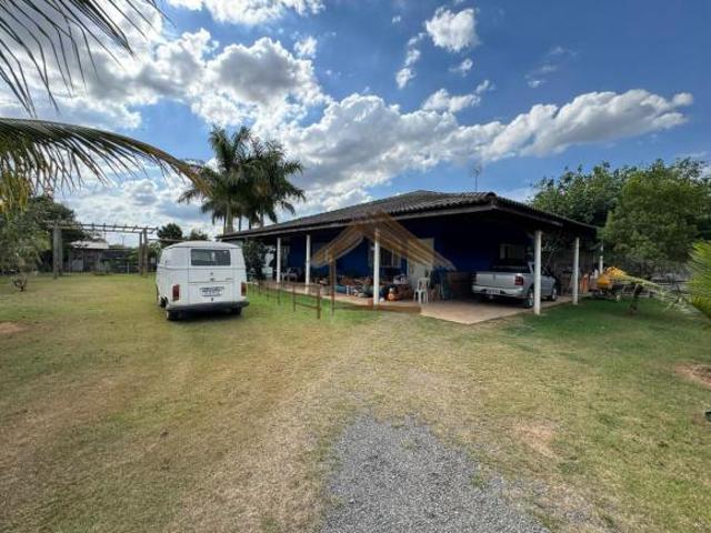 Linda chácara com 1.400 m² de terreno, contendo 2 dormitórios, escritura registrada