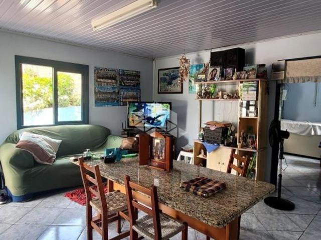 Linda chácara com 3 quartos, sala cozinha, banheiro, churrasqueira na Linha Palmeiro