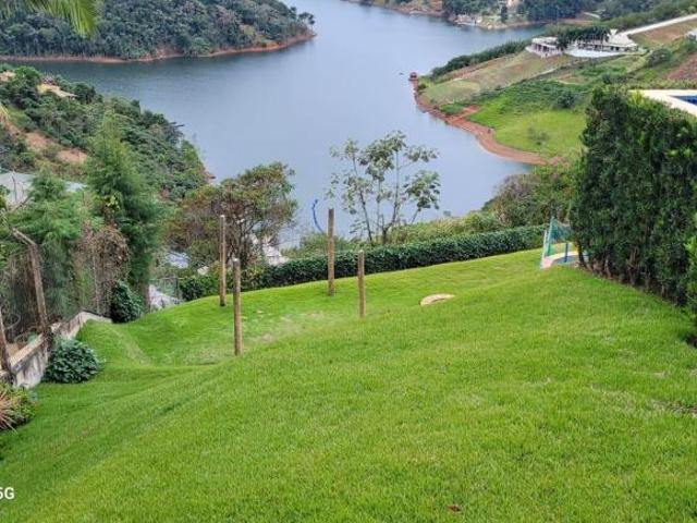 LINDA CHÁCARA COM VISTA PANORAMICA PARA A REPRESA, NO CONDOMÍNIO AGUAS DE IGARATA EM IGARATÁ
