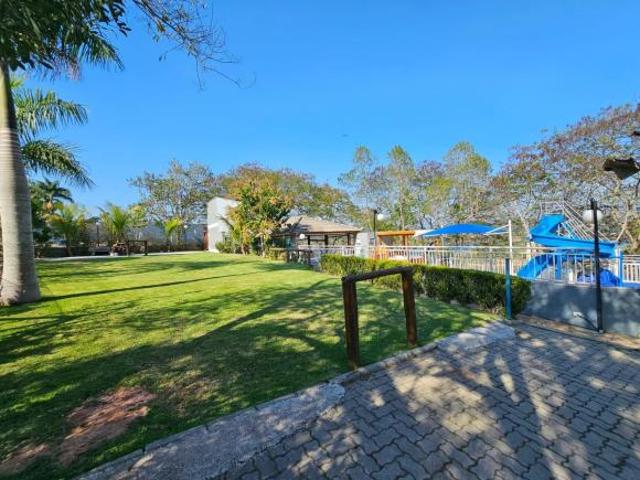 Linda chácara com vista para a represa, em condomínio em Igaratá SP