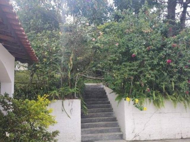 LINDA CHÁCARA, COM VISTA PARA REPRESA, COM ACESSO TODO ASFALTADO PROXIMA AO CENTRO DE IGARATA EM