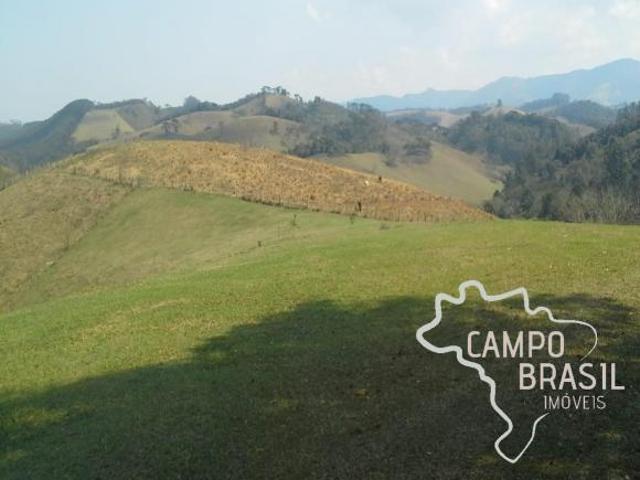 Linda chácara com vista privilegiada para as montanhas da região!