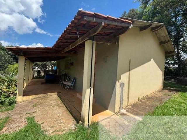 Linda chácara com casa térrea a 40 min. de SP