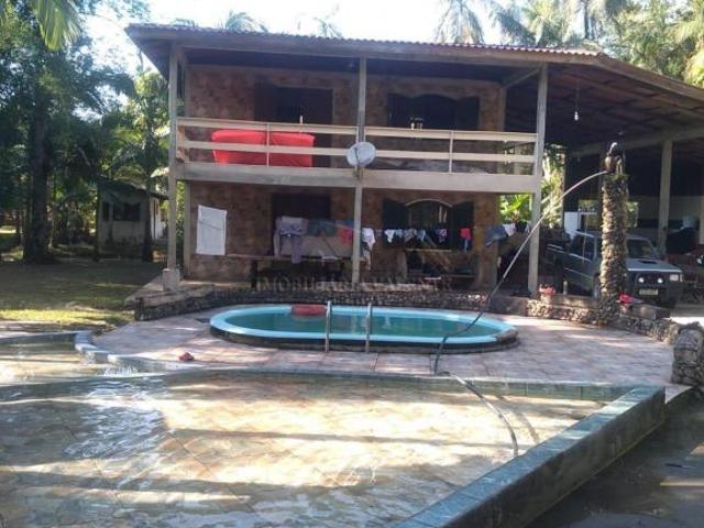 Linda Chácara com Duas Casas, Quatro Piscinas e Ta