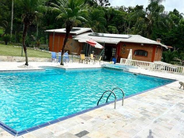 LINDA CHÁCARA COM ESCRITURA DE 6.000 M²/ CASA SEDE/ PISCINA À VENDA PORTEIRA FECHADA EM COTIA