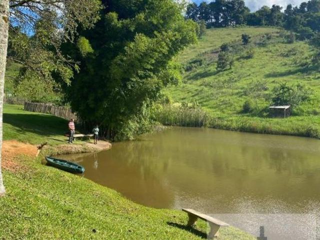 LINDA CHÁCARA COM ESCRITURA DE 8.800 M²/ CASA SEDE/ÁREA GOURMET/LAGO E PISCINA À VENDA NO MONTE NEGR