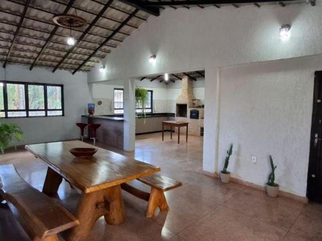 Linda chácara com excelente casa com 3 quartos sendo 2 suítes, laje, no INCRA 9