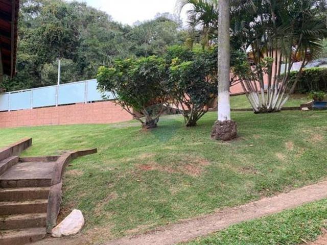 Linda CHÁCARA com PÉ DA ESTRADA repleta de verde e vista privilegiada