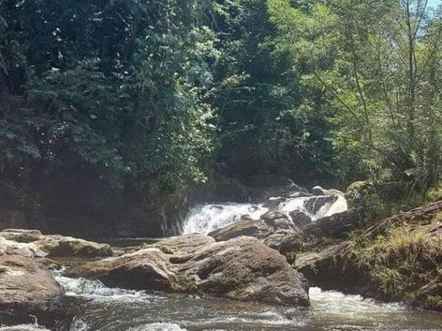 LInda chacara com Piscina e 2 lagos proximo a cachoeira