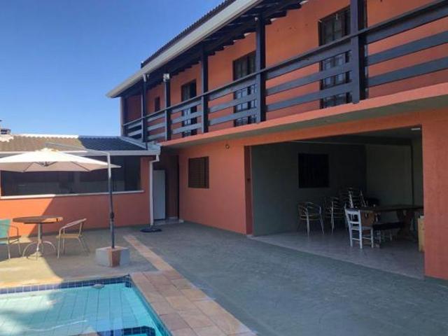 Linda chácara com piscina, 5 quartos, incluindo 3 suítes no bairro Monterrey, Louveira SP
