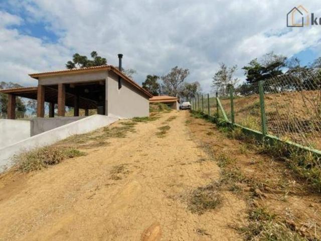Linda chácara de alto padrão a venda na cidade de Pedra Bela com 2.000 m² de área, com uma vista des