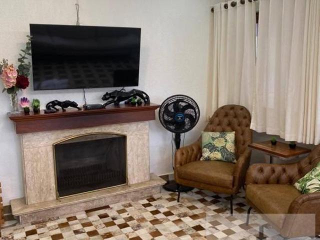 LINDA CHÁCARA DE ALTO PADRÃO COM 2.000 M² COM CASA SEDE/PISCINA/ESPAÇO GOURMET E CAMPO DE FUTEBOL À
