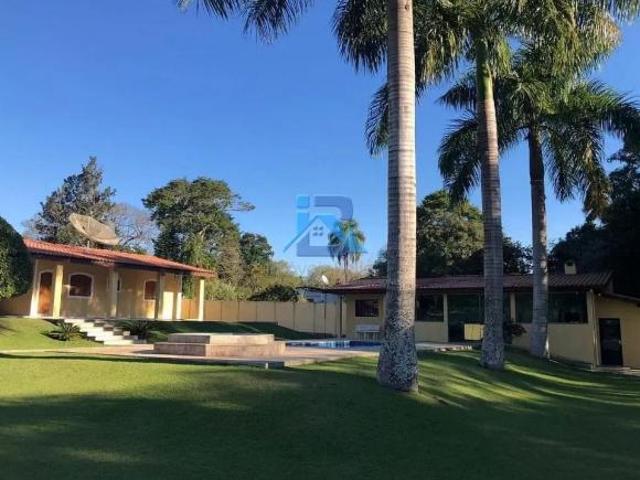 Linda chácara em meio a natureza com riacho em Itatiba!