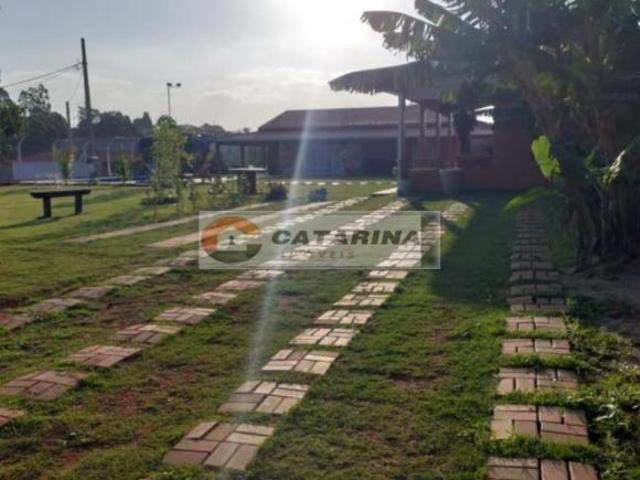 Linda chácara em associação de moradores