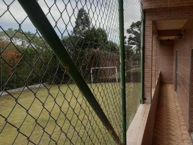 Linda chácara em condomínio 3.100 metros quadrados, 3 dormitórios sendo 1 suíte
