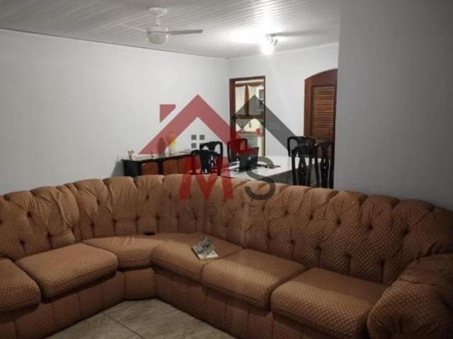 Linda chácara em condomínio