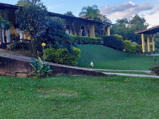 Linda Chácara em condomínio em Mairinque com 3 dormitórios
