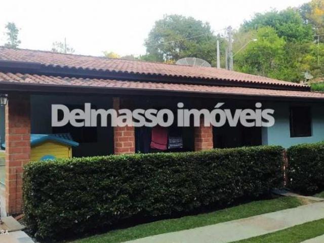 Linda chácara em condomínio fechado!